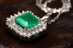 Does White Gold Tarnish? (ANSWERED) - Jewels Advisor